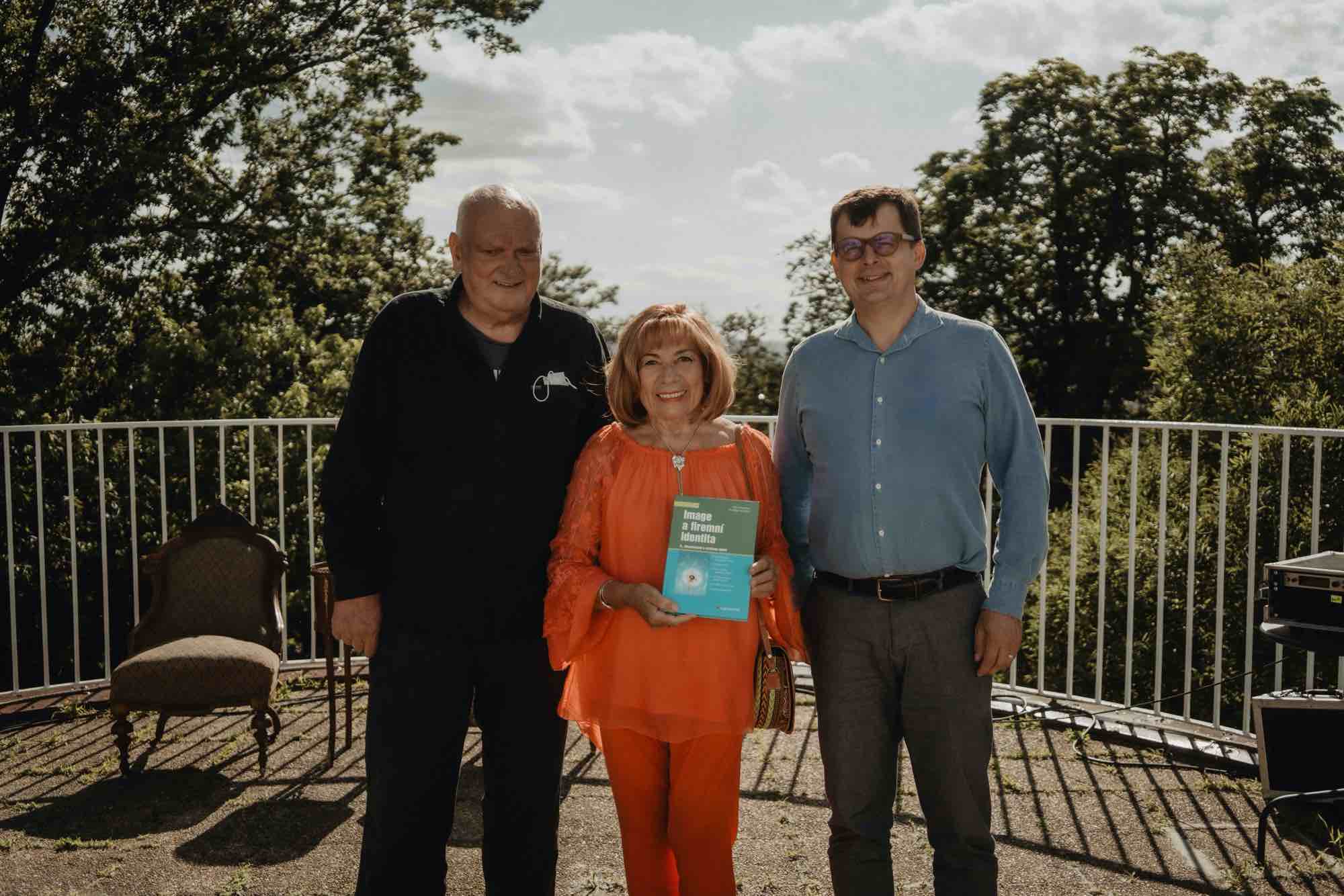 Rozhovor o nové knize: Image a firemní identita - RadioTV RadioTV